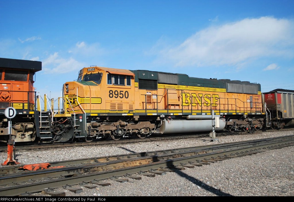 BNSF 8950